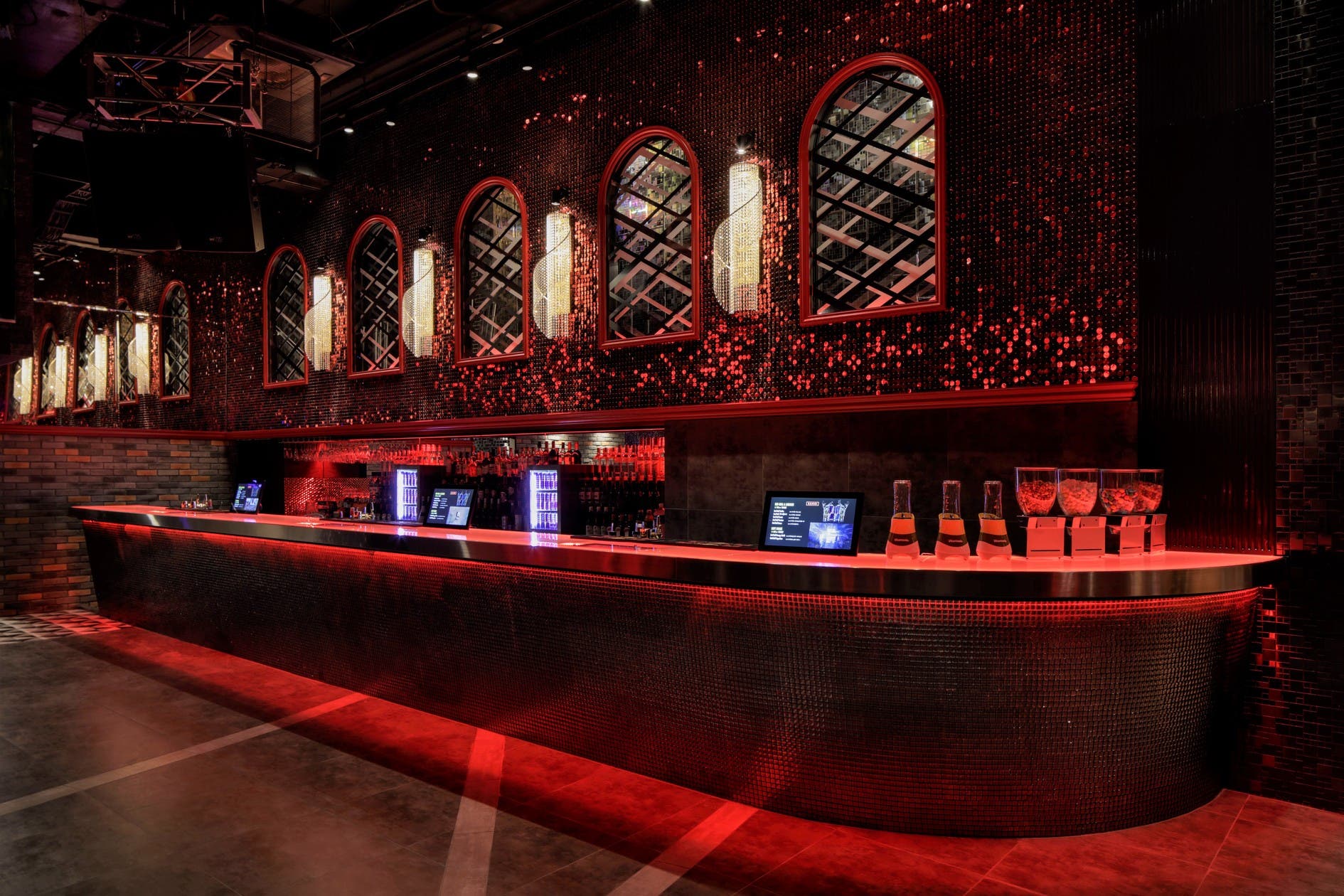 若者に大人気のナイトクラブの写真3