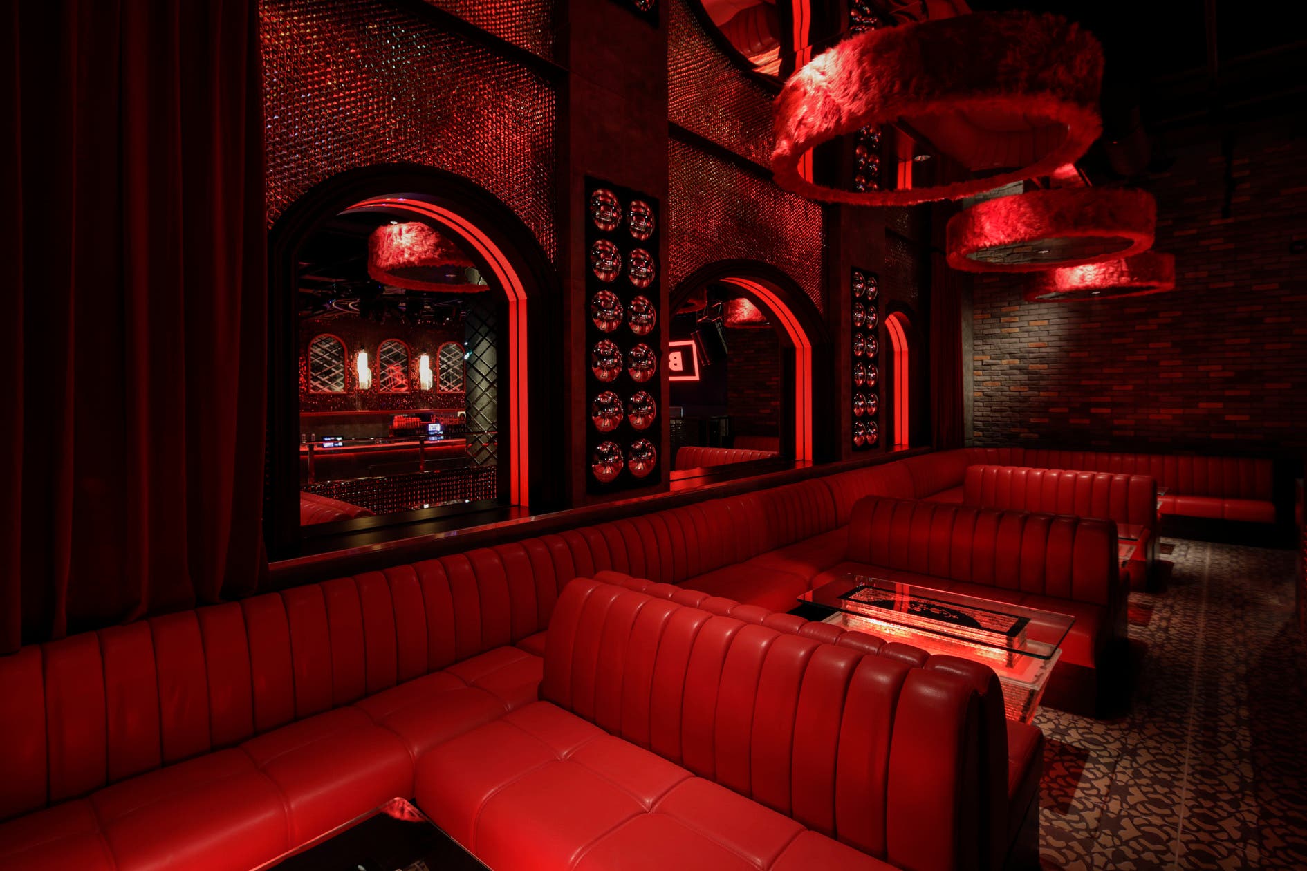 若者に大人気のナイトクラブの写真5