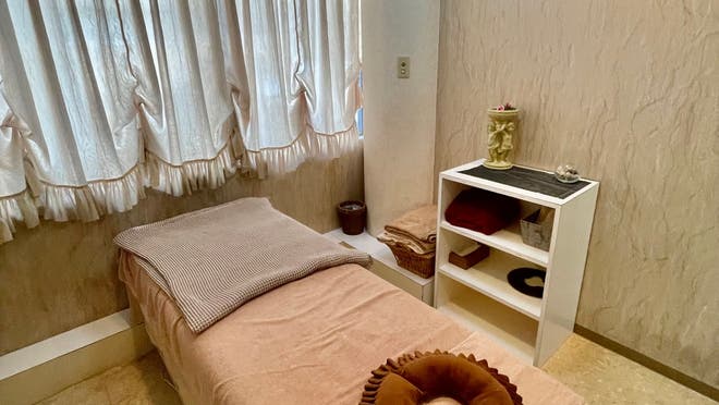 【個室(中)レンタル】~平日20%OFF!~ 谷町九丁目駅徒歩1分✨ヨーロピアン基調の落ち着いた店内で自分らしくワークライフ✨の写真2