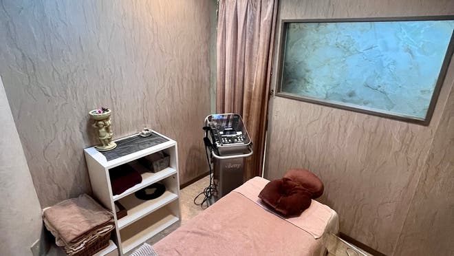 【個室(中)レンタル】~平日20%OFF!~ 谷町九丁目駅徒歩1分✨ヨーロピアン基調の落ち着いた店内で自分らしくワークライフ✨の写真3