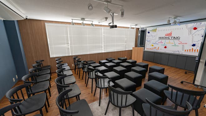 五反田駅6分✨最大40名⭕️飲食OK/100㌅スクリーン/モニター/ゴミ処理可/会議/懇親会/歓送迎会【KTY02】の写真3