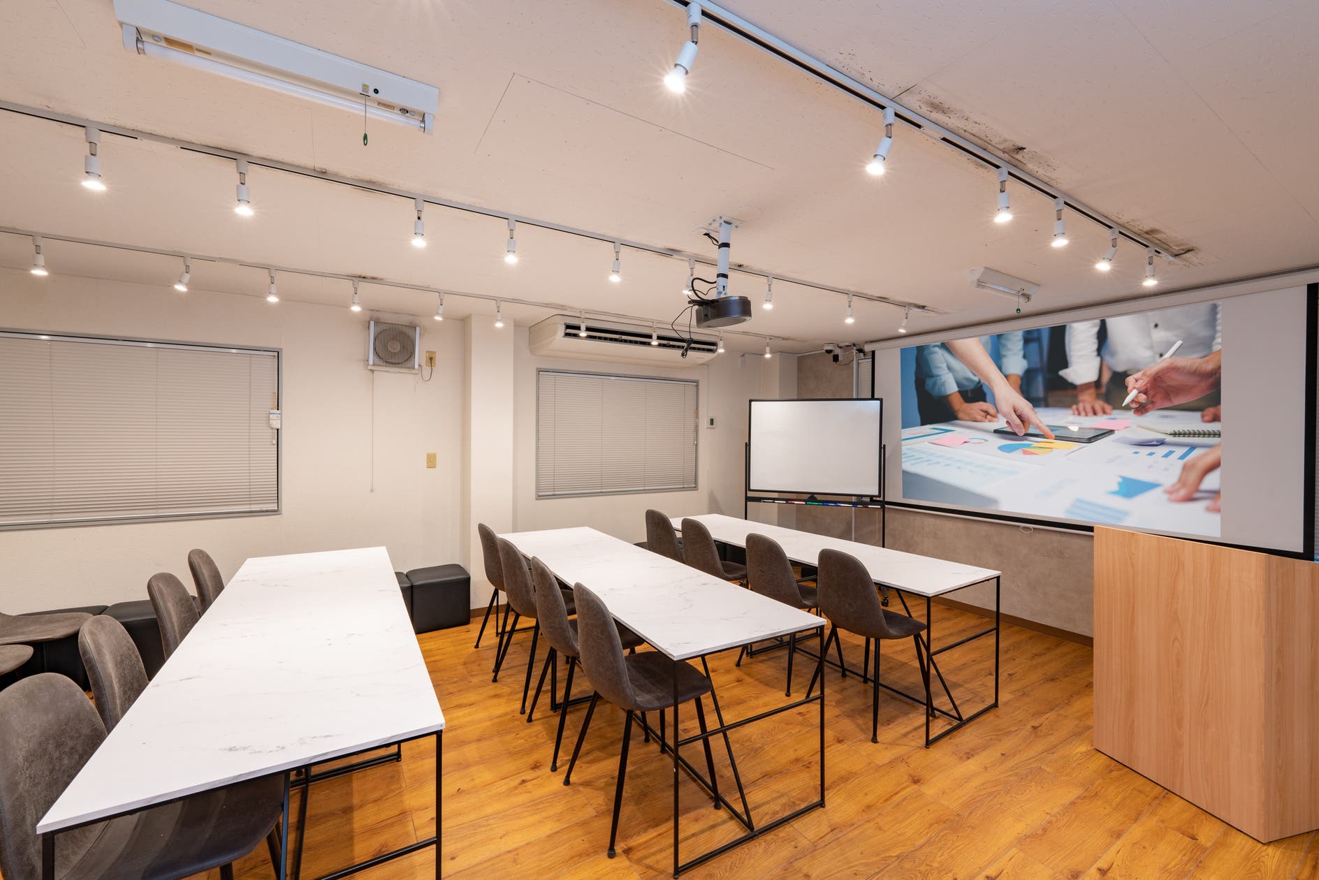 五反田駅6分✨最大40名⭕️飲食OK/120㌅スクリーン/モニター/ゴミ処理可/会議/懇親会/歓送迎会【ANP03】の写真6