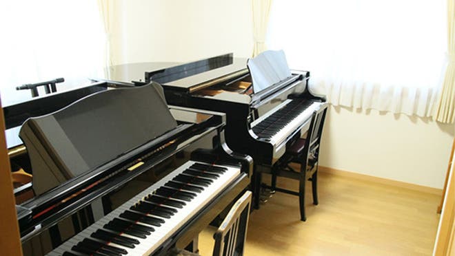 【ケー・エス・ミュージック】グランドピアノ2台常設音楽教室のレッスン室【防音/楽器演奏可/駐車場完備】の写真1