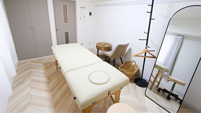 【中目黒駅3分】完全個室レンタルサロン🌿カフェオレカラーの落ち着いた上質空間✨無料備品も多数ご用意◎の写真3