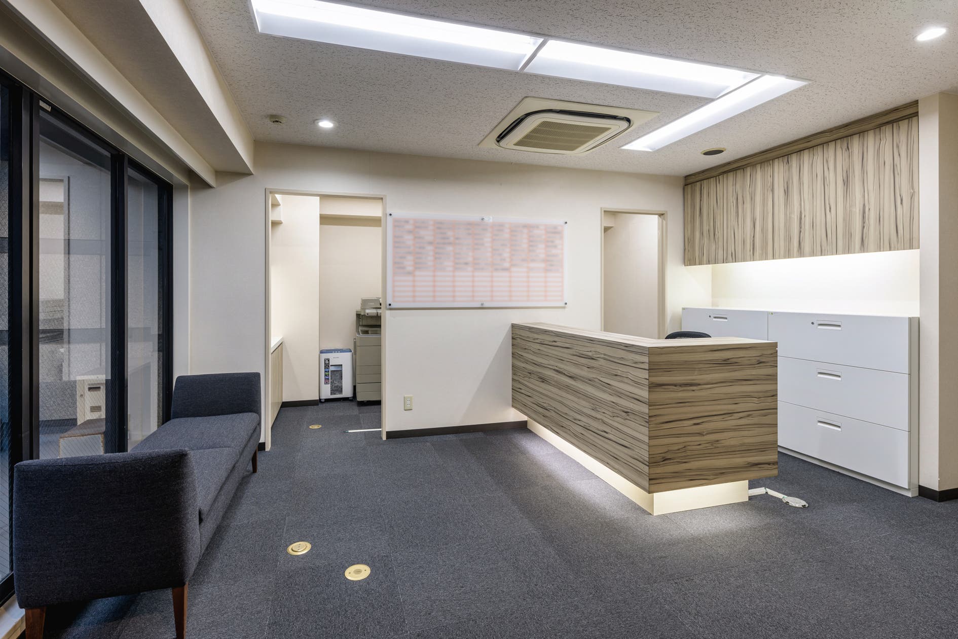 ⭐️新宿三丁目駅C8出口すぐ⭐️スタッフ常駐で安心してご利用いただけます✨Wi-Fi有り　Googleレビューで「１回無料券」の写真4