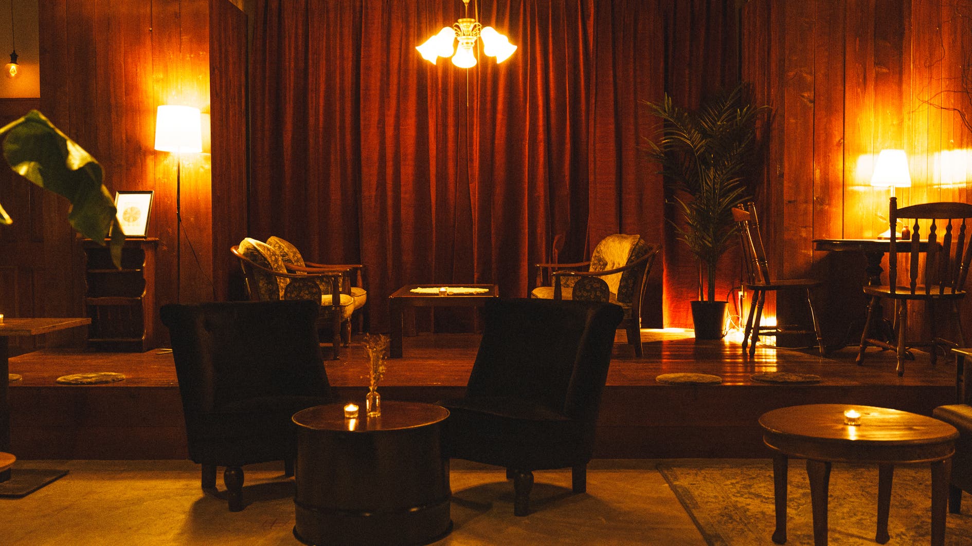 ベストホスト運営✨【駅徒歩30秒】ホテルライク・アンティーク・ボタニカルなカフェ撮影スタジオ / 天高3.4mの写真6