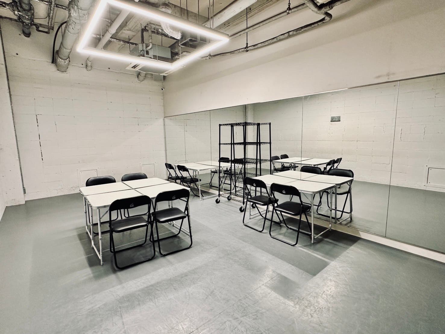 個室控室 中 (26㎡ / 別フロア) ※B studioの画像1