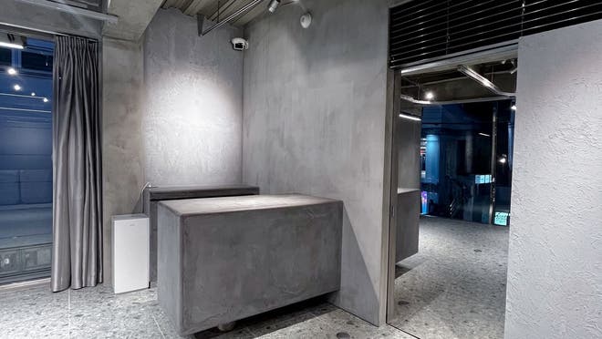 原宿キャットストリートに佇む2Fレンタルスペース。全面ガラス、釘打ちOK。賑わうロケーションで上質なイベントを。の写真3