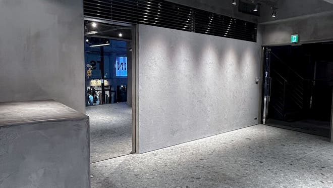 原宿キャットストリートに佇む2Fレンタルスペース。全面ガラス、釘打ちOK。賑わうロケーションで上質なイベントを。の写真2