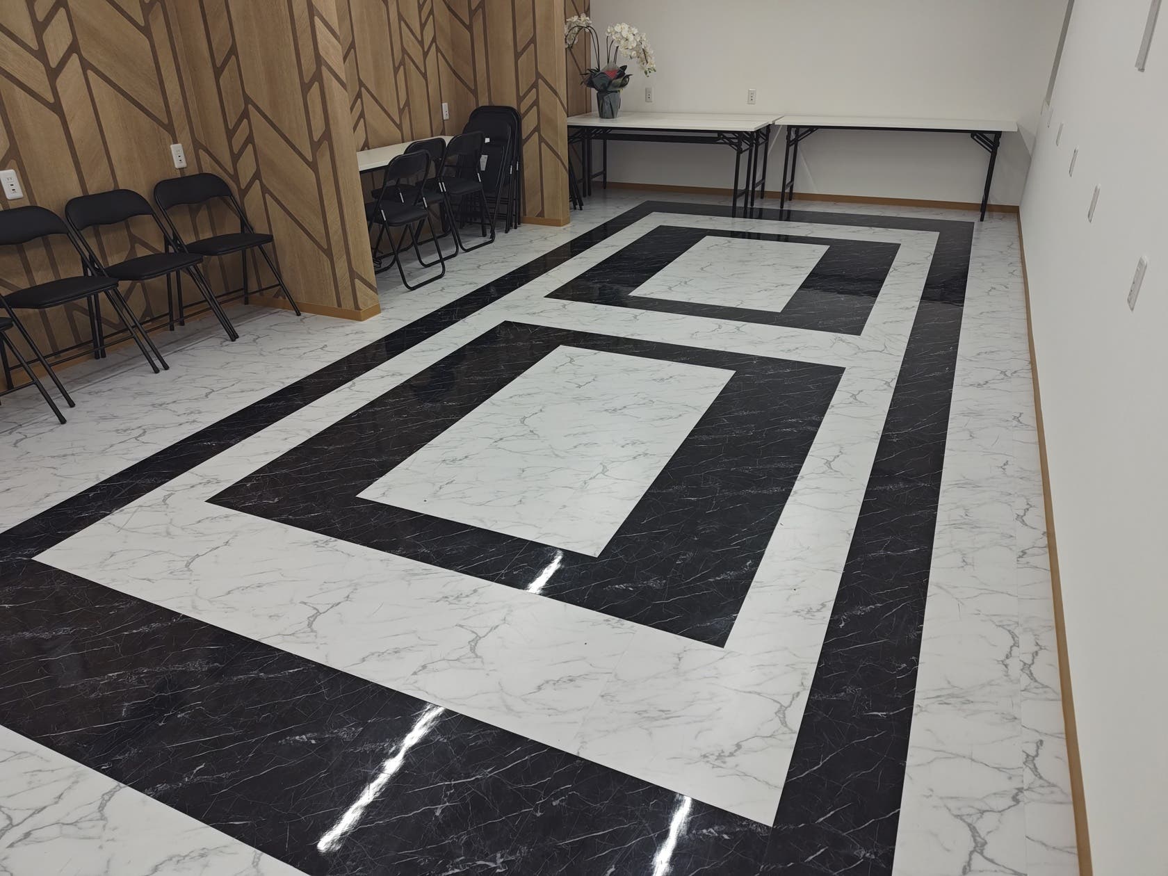 新小岩駅から徒歩4分　2階会議室　長机8台・着席人数30名の写真8