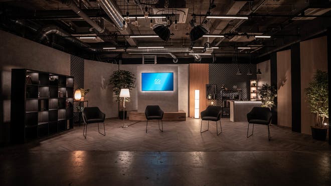 永田町駅徒歩1分・200㎡超え・完全遮光の動画撮影スタジオ。カウンターや懇親会設備も完備!の写真1