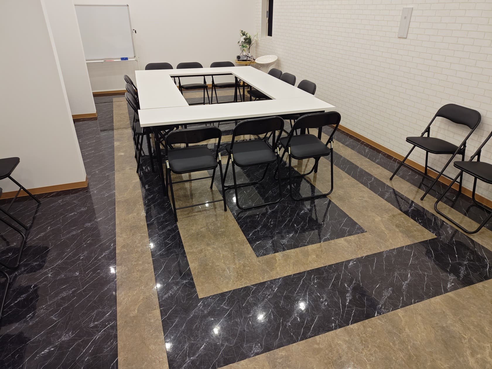 新小岩駅から徒歩4分　1階会議室　長机8台・着席人数30名　の写真7