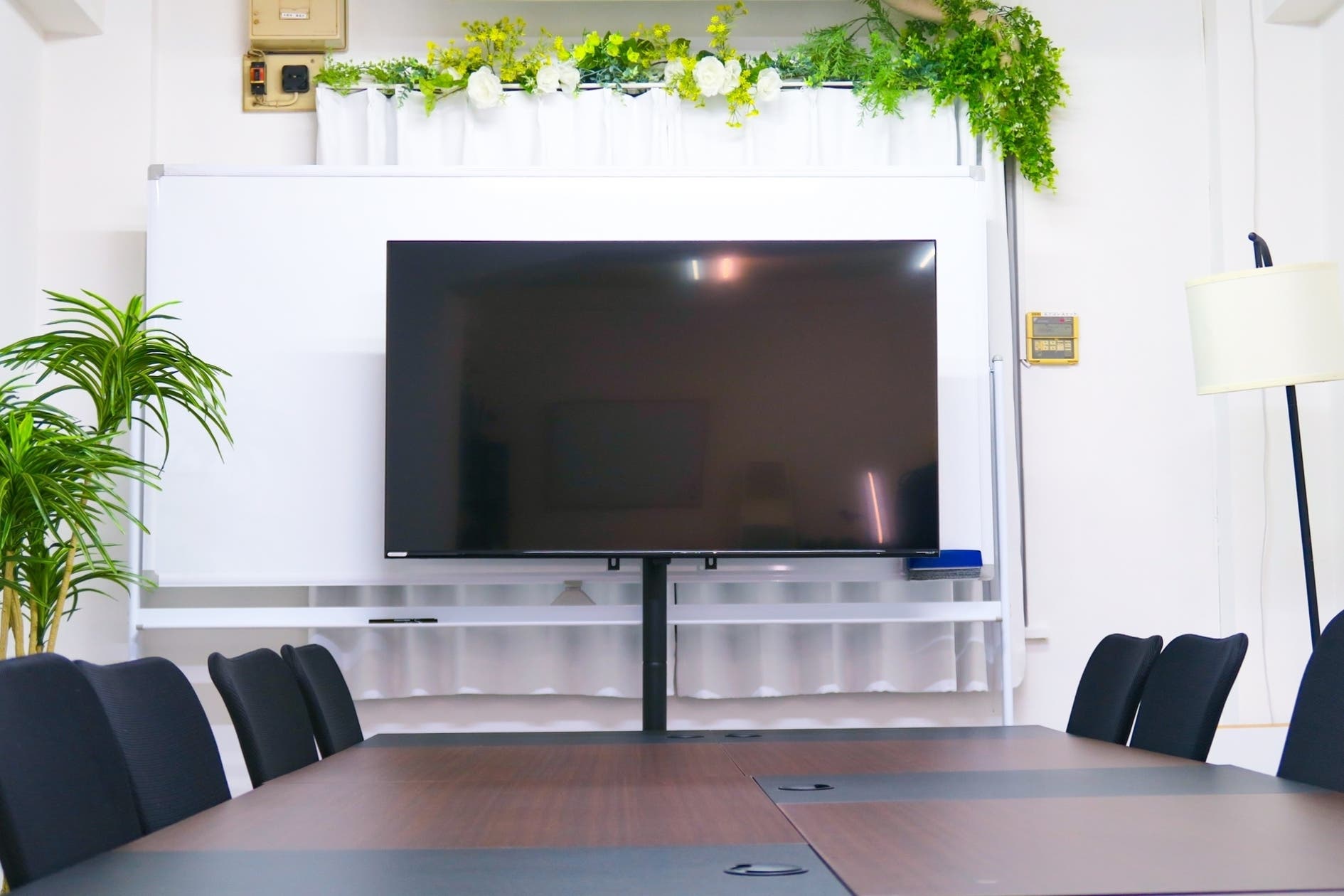 直前割を実施✨東京神田🍀最大20名可🍀駅近２階🍀施術ベッド✨全備品無料✨お得な1日プラン有✨会議/ボードゲームに最適✨の写真5