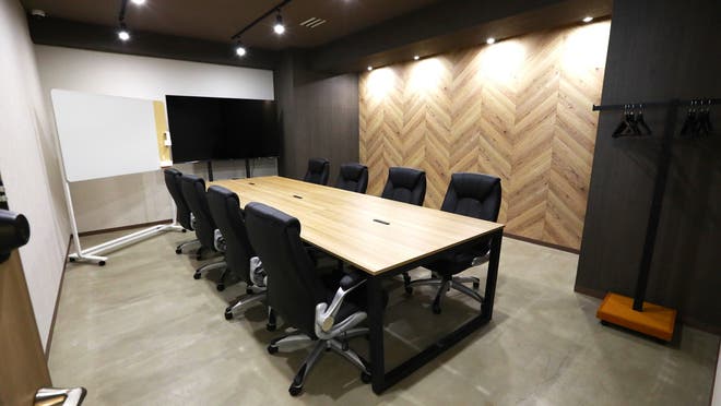 【仙台駅徒歩8分】ミーティングルーム|落ち着いた雰囲気|完全個室|会議|セミナー|講座|ボドゲ|撮影・収録の写真1
