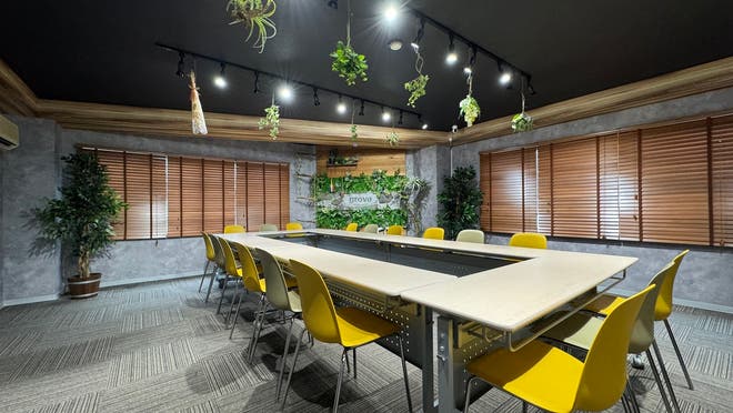 🎯新大阪駅徒歩1分🎯【ホワイドボード2台有】🌈隣に控室用意可能(要予約別料金)🌈備品追加料金不要◆お気軽会議室新大阪grove◆の写真1