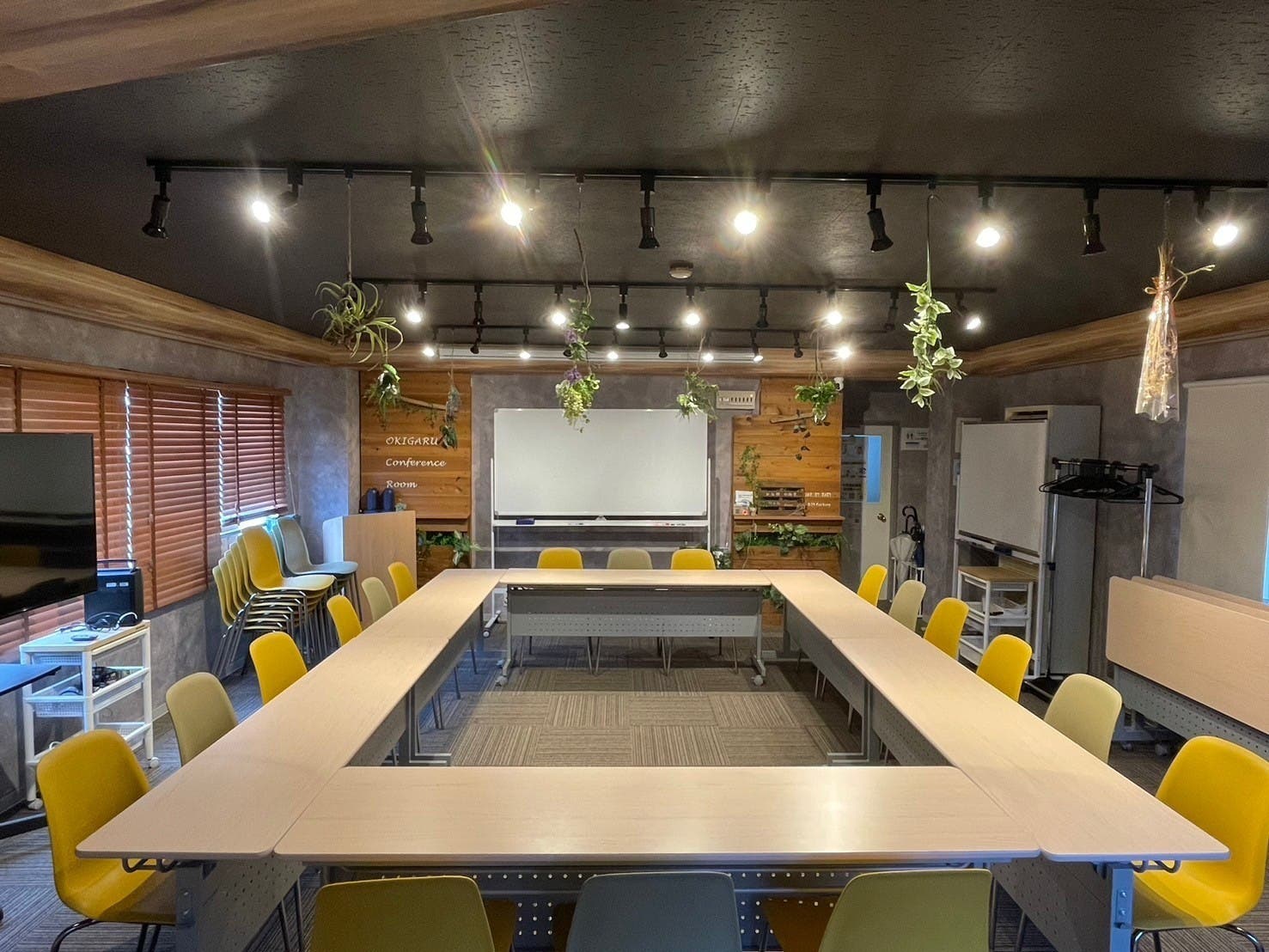 🎯新大阪駅徒歩1分🎯【ホワイドボード2台有】🌈隣に控室用意可能(要予約別料金)🌈備品追加料金不要◆お気軽会議室新大阪grove◆の写真10