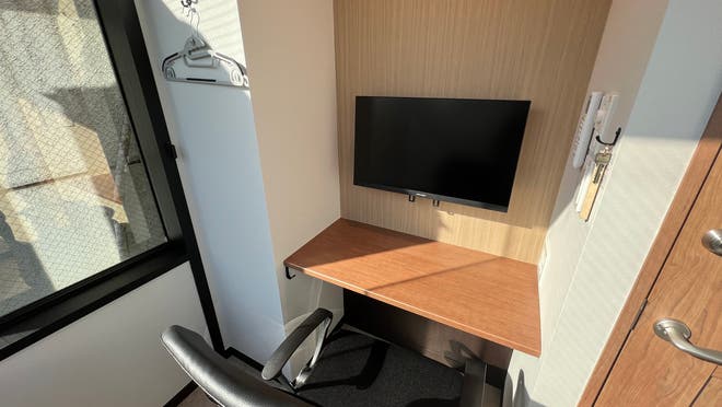 【¥660/1h!吉祥寺駅から徒歩1分】モニター・フリードリンク付き1名個室(ブース1)※予約時間前は入室不可の写真1