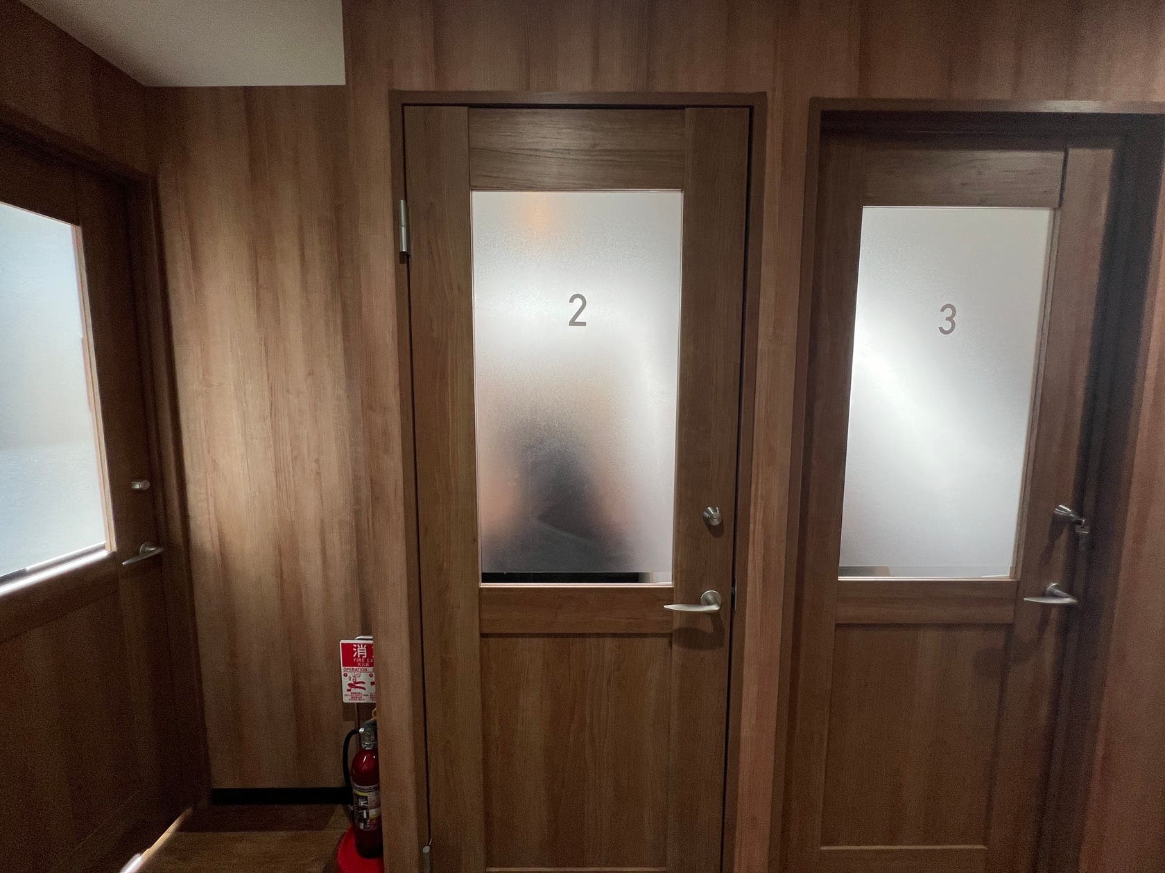 【¥660/1h！吉祥寺駅から徒歩1分】モニター・フリードリンク付き1名個室（ブース2）※予約時間前は入室不可の写真3