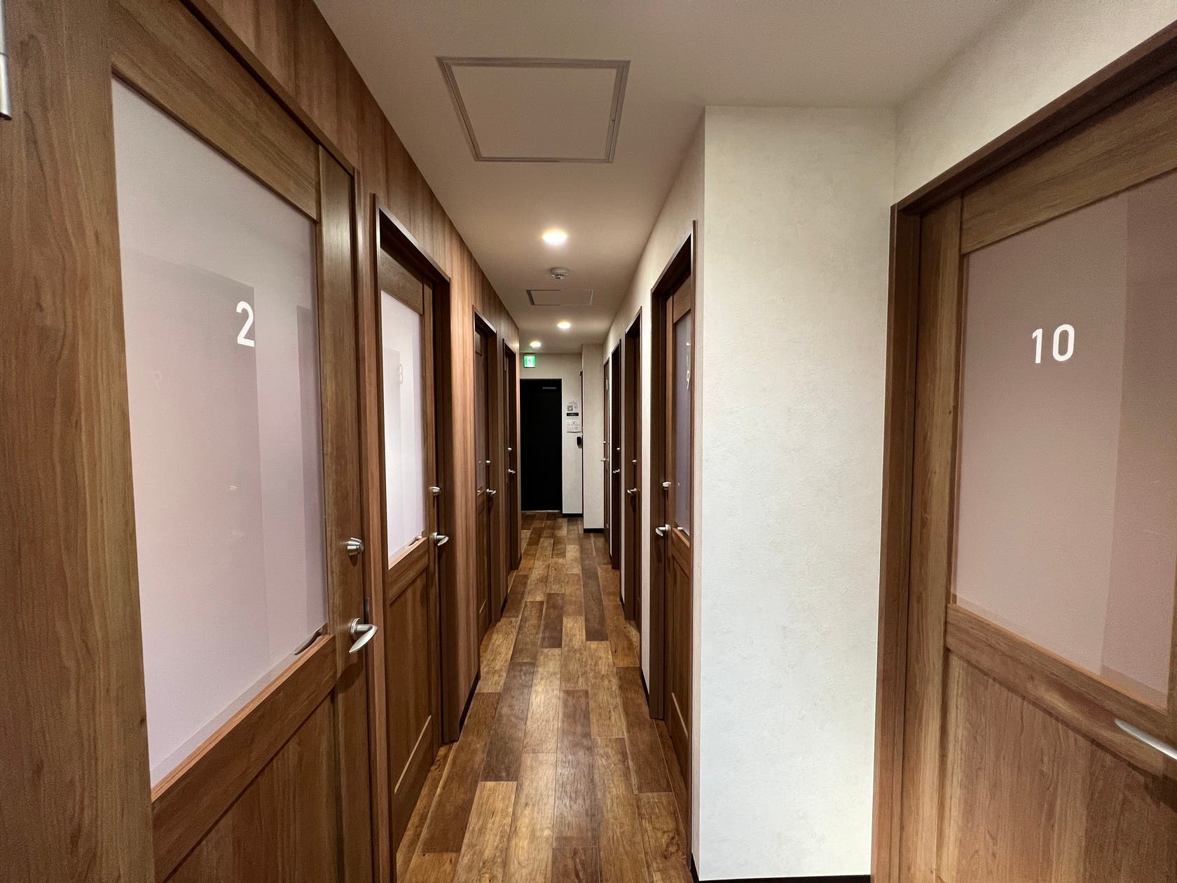 【¥660/1h！吉祥寺駅から徒歩1分】モニター・フリードリンク付き1名個室（ブース2）※予約時間前は入室不可の写真7