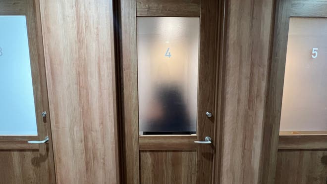 【¥660/1h!吉祥寺駅から徒歩1分】モニター・フリードリンク付き1名個室(ブース4)※予約時間前は入室不可の写真3