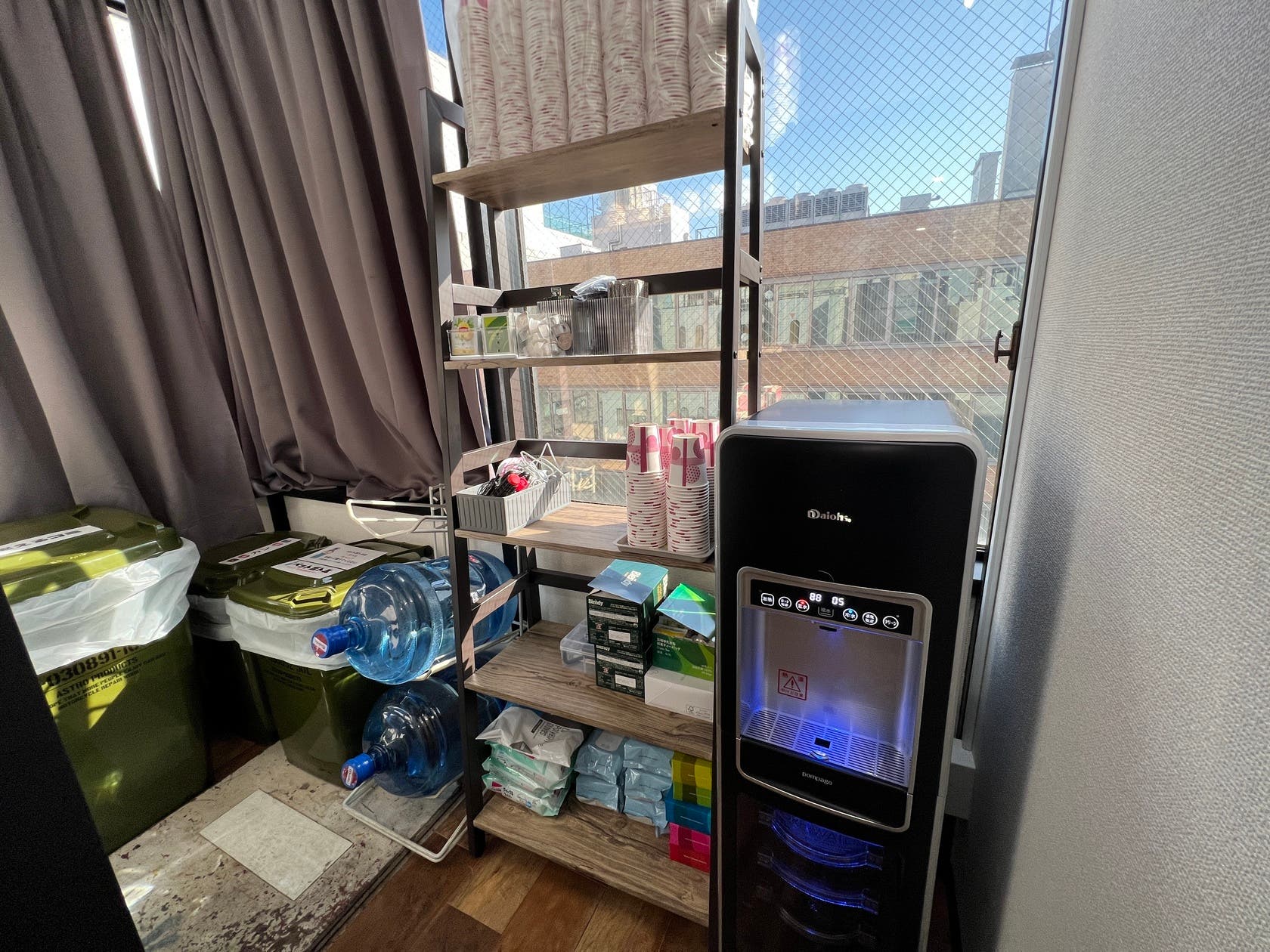 【¥660/1h！吉祥寺駅から徒歩1分】モニター・フリードリンク付き1名個室（ブース4）※予約時間前は入室不可の写真4