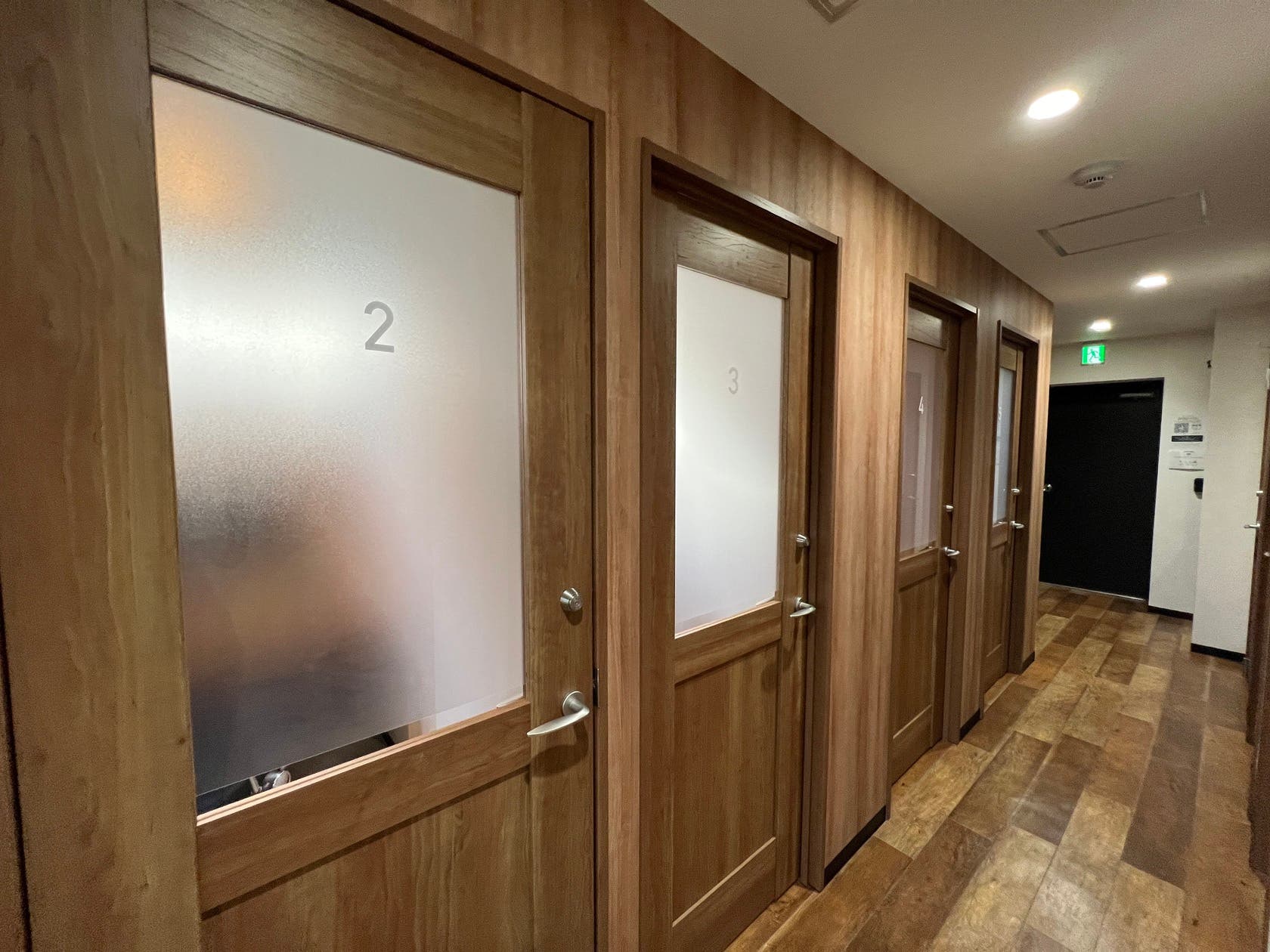 【¥660/1h！吉祥寺駅から徒歩1分】モニター・フリードリンク付き1名個室（ブース4）※予約時間前は入室不可の写真6