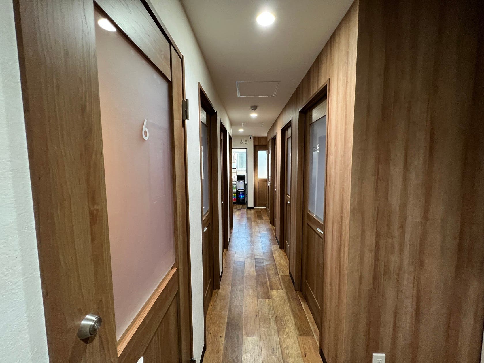 【¥660/1h！吉祥寺駅から徒歩1分】モニター・フリードリンク付き1名個室（ブース6）※予約時間前は入室不可の写真7