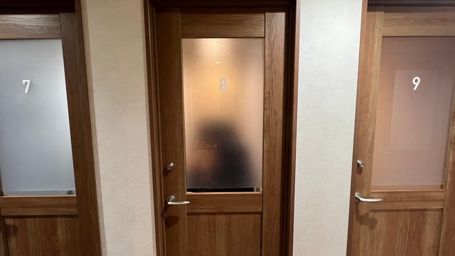 【¥660/1h!吉祥寺駅から徒歩1分】モニター・フリードリンク付き1名個室(ブース8)※予約時間前は入室不可の写真3