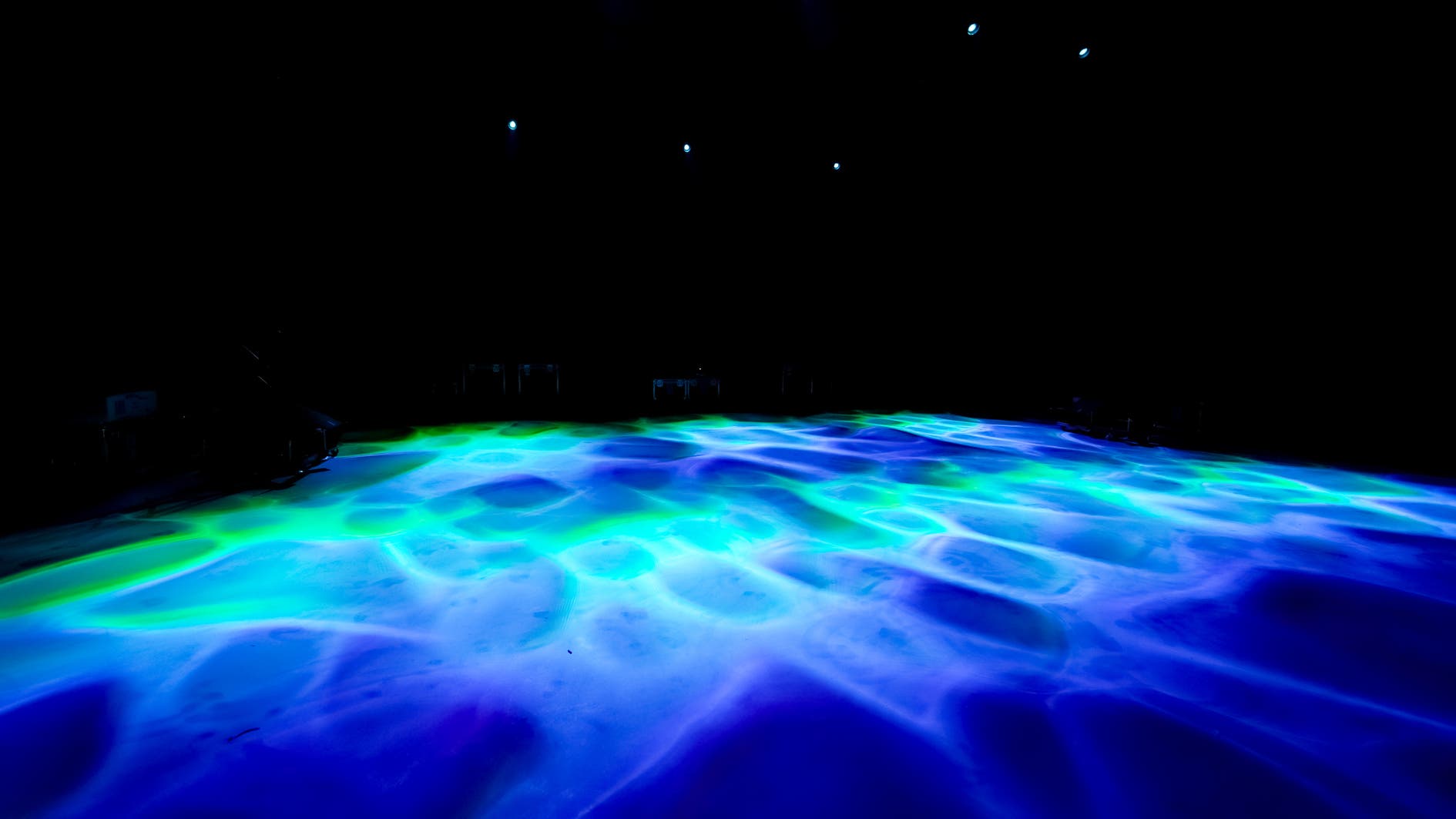 特殊照明ムービングライトで照明演出ができる、撮影レンタルスペースです！の写真5