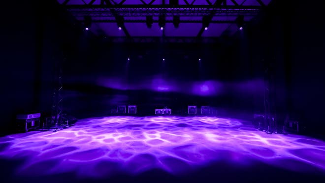 特殊照明ムービングライトで照明演出ができる、撮影レンタルスペースです!の写真6