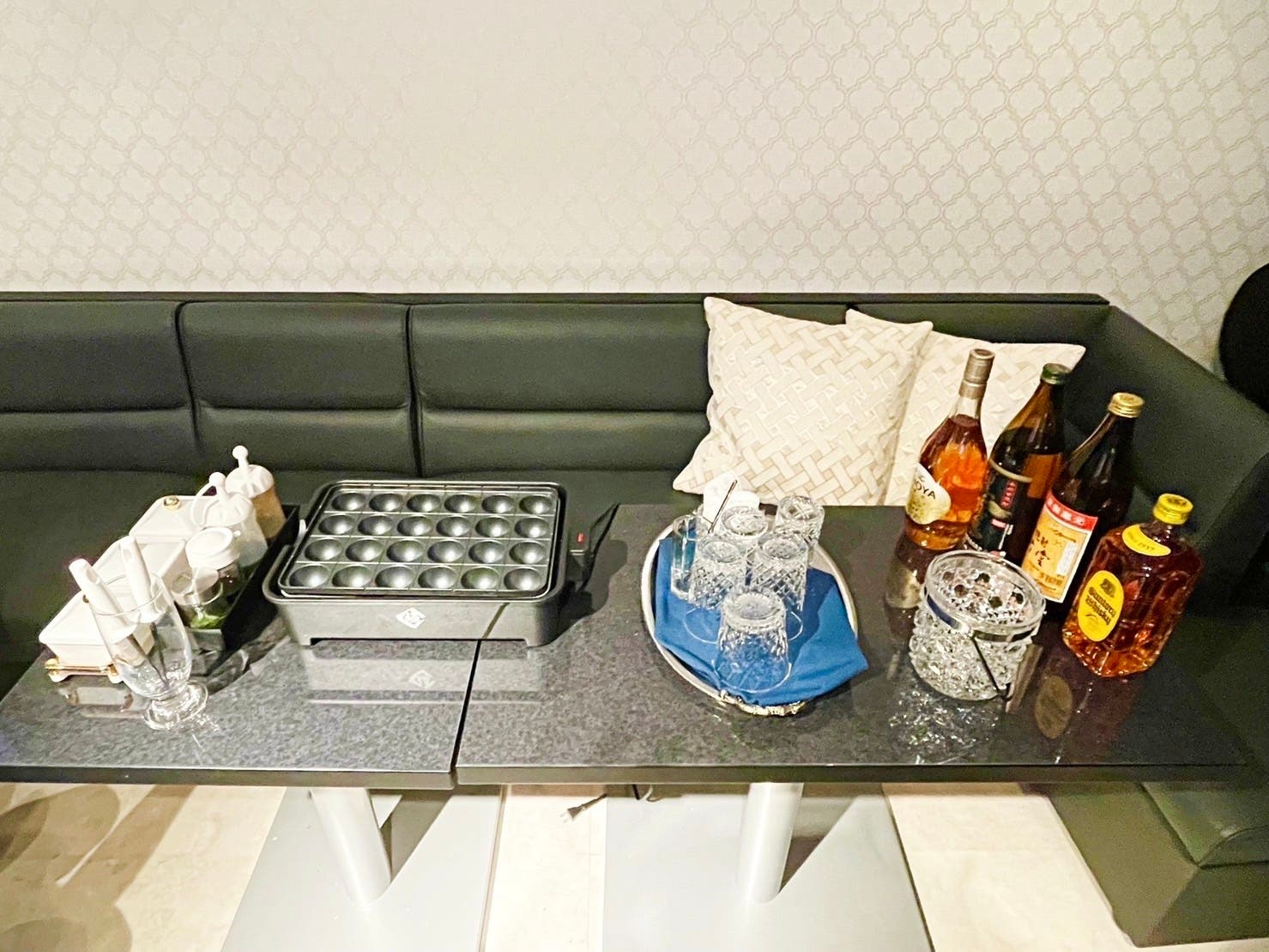 【難波/駅近】超好立地◎バーを目的に作られた内装の貸切空間✨50インチワイドモニター完備📺飲食持ち込みOK！👌の写真6