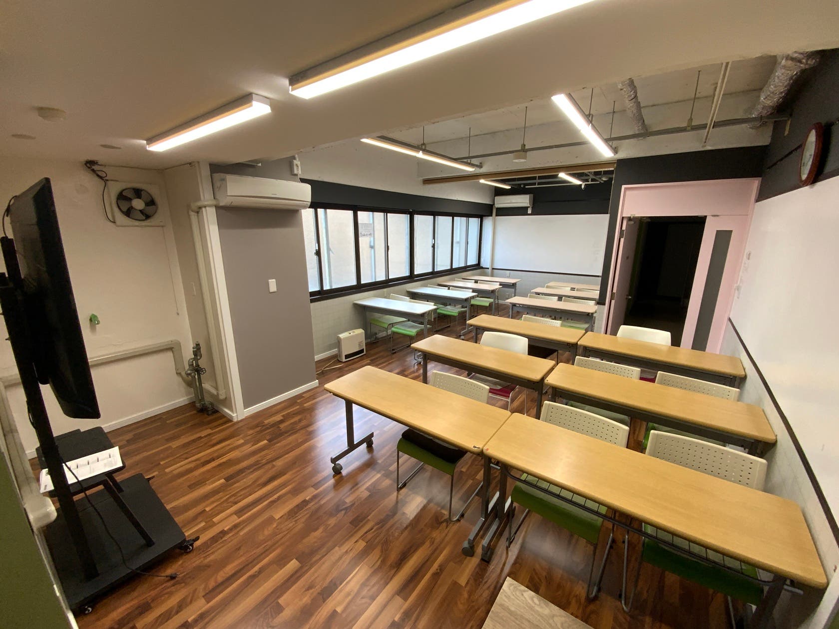 清潔第一【最大30名】０１ルーム　仙台駅歩いて8分！会議、ミーティング、ワークショップなど最適22名♪勉強女子会の写真6