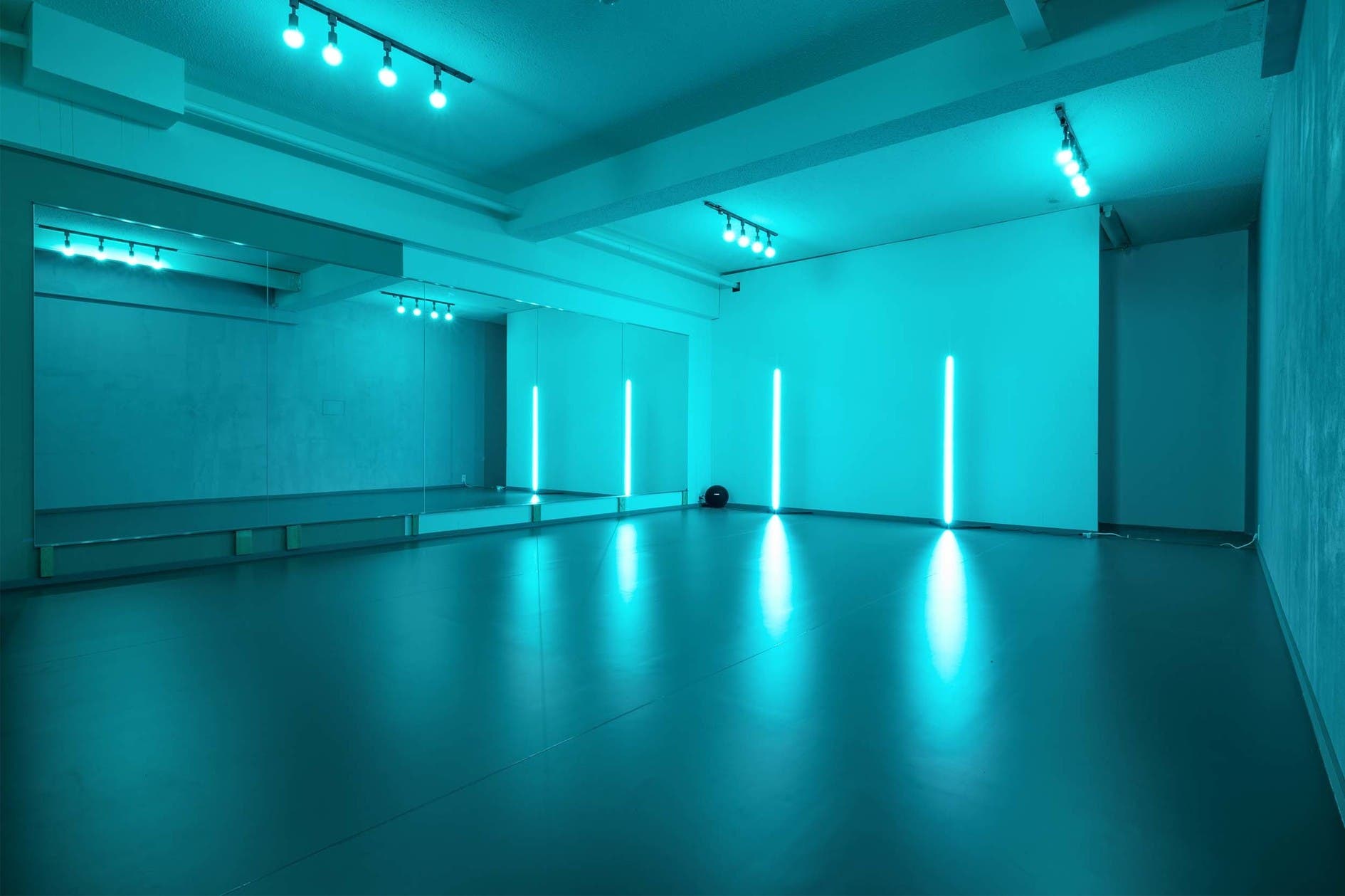 8/27エアコン交換済み《岩本町駅徒歩2分》70㎡広々スタジオ/天井高3m/リノリウム/バレエバー/更衣室ロッカー/地下1フロアの写真8