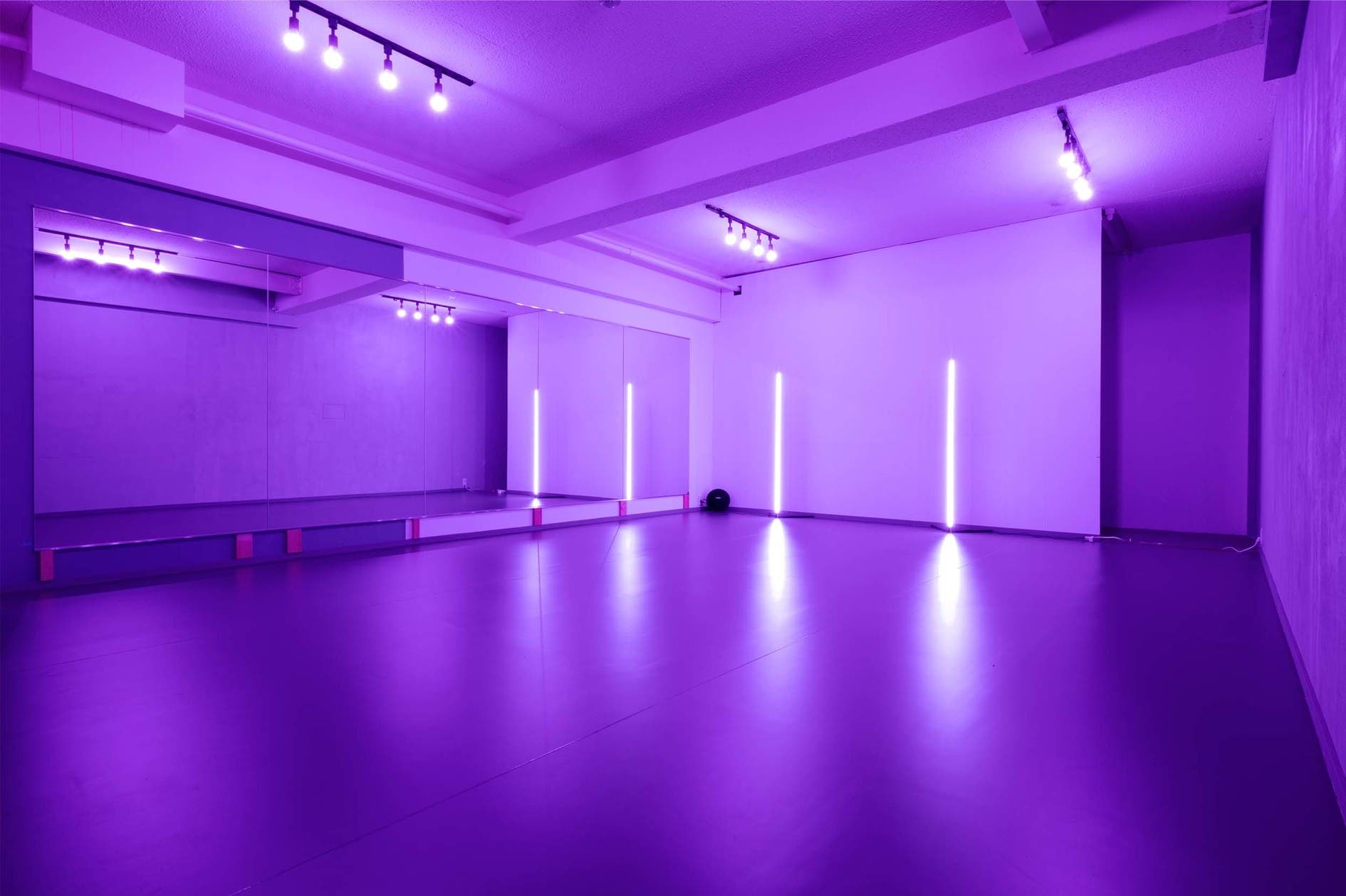 8/27エアコン交換済み《岩本町駅徒歩2分》70㎡広々スタジオ/天井高3m/リノリウム/バレエバー/更衣室ロッカー/地下1フロアの写真9