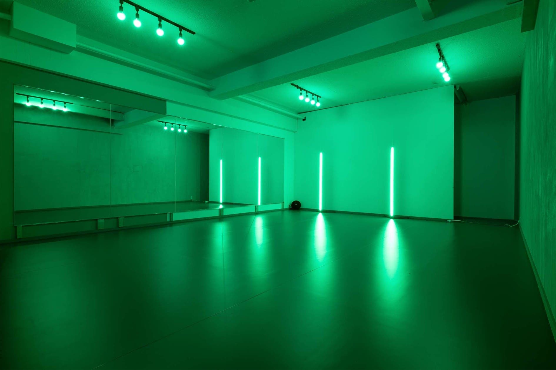 8/27エアコン交換済み《岩本町駅徒歩2分》70㎡広々スタジオ/天井高3m/リノリウム/バレエバー/更衣室ロッカー/地下1フロアの写真10