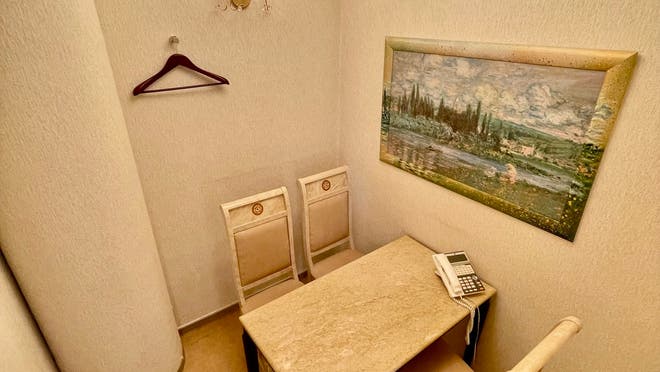 【個室カウンセリング】~平日20%OFF!~ 谷町九丁目駅徒歩1分✨ヨーロピアン基調の落ち着いた店内で自分らしくワークライフ✨の写真2