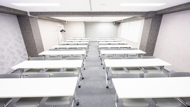 赤坂見附駅前徒歩10秒!会議、セミナ、講習に最適な中会議室(定員42名)貸し会議室【5F】の写真2