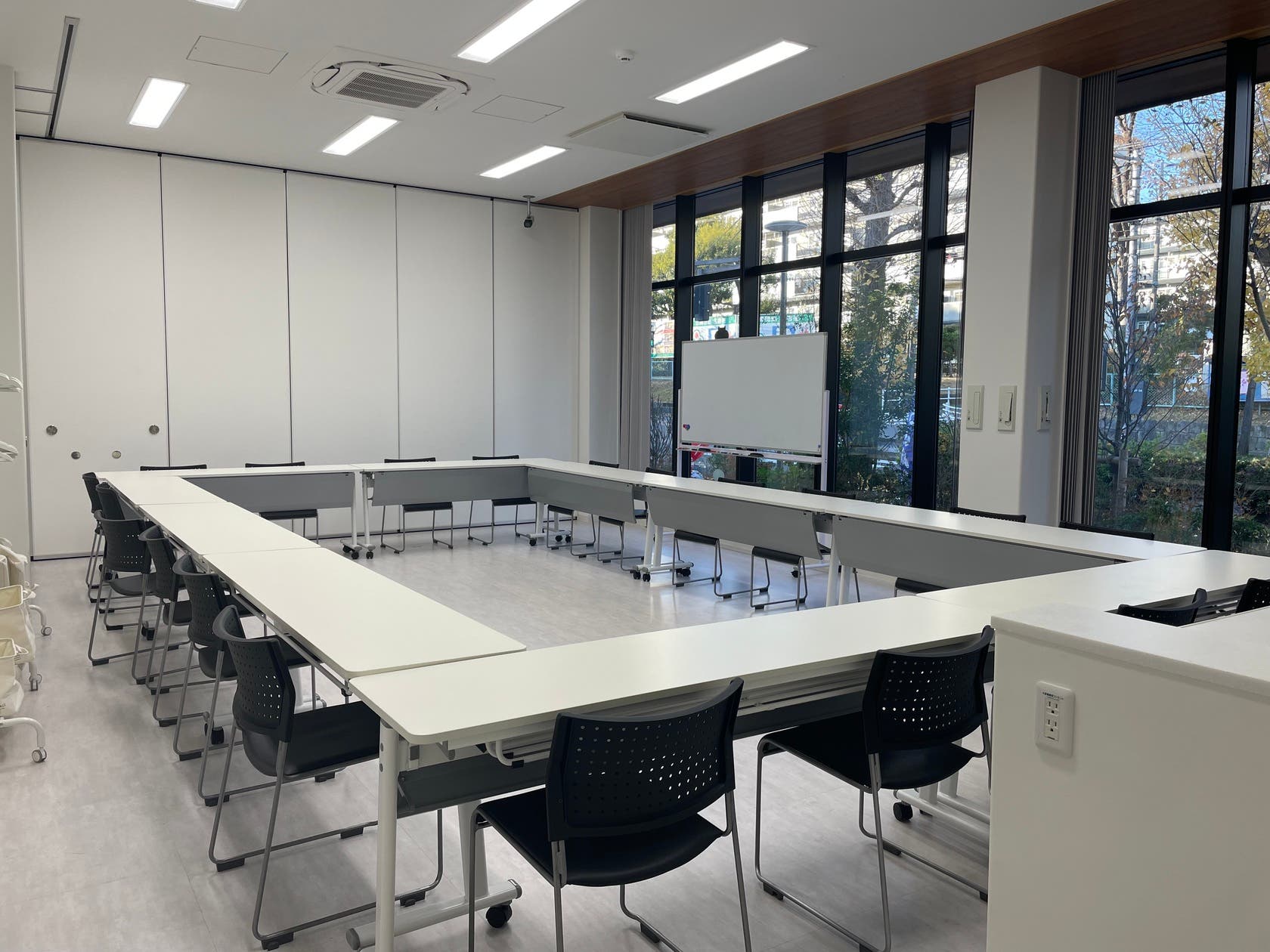 スペース①最大20名収容のキッチン付きレンタルスペース✨パーティー✋ママ会🎈会議⭐大型モニター65㌅📺YouTube視聴可の写真6