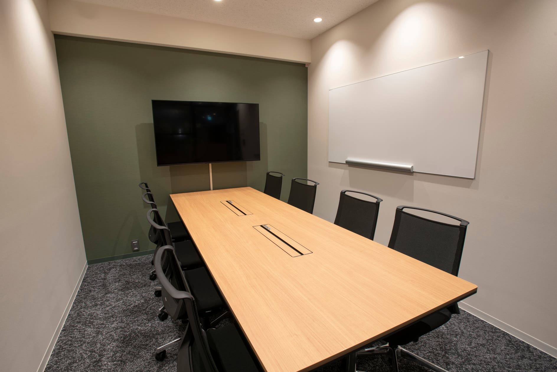 会議室 04(8名)の写真1