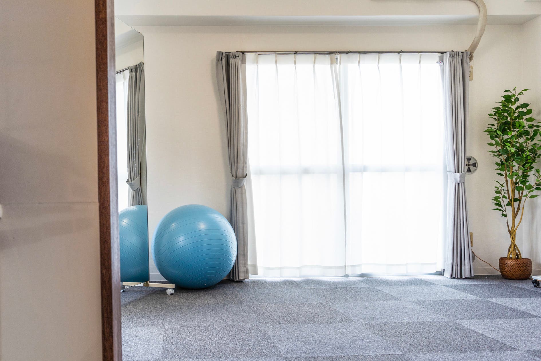 幅70cm高さ188cm高さ59〜89cmのベッドを新たに設置しました。の写真21