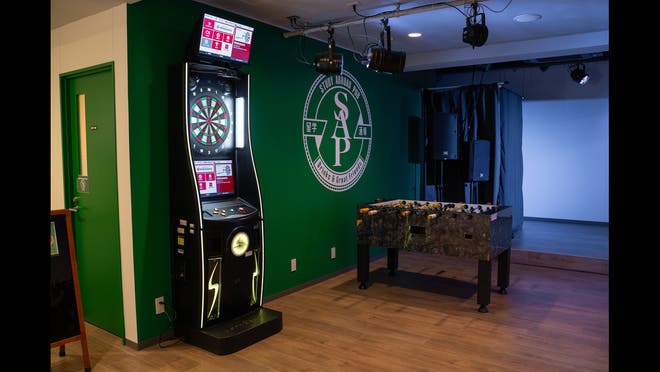 新大久保駅🚶2分/地下スペース/ステージ付/飲食持込OK/プロジェクター大画面/Wifi/ゴミ捨て可の写真2