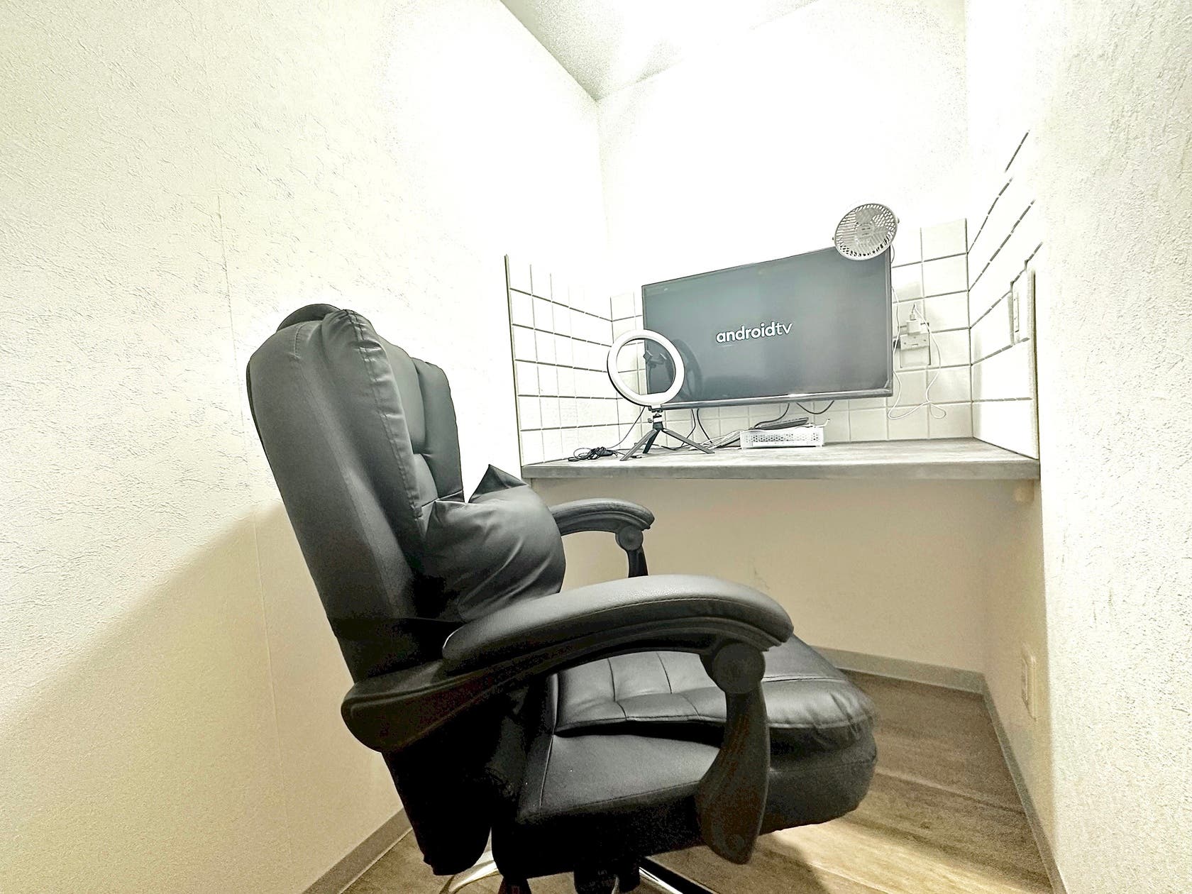 【フォーカスオン心斎橋店②号室】駅近★モニター完備/広々リクライニングチェアー/完全個室/防音仕様/24H/設備＆電源充実の写真3