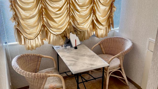 【半個室カウンセリング】~平日20%OFF!~ 谷町九丁目駅徒歩1分✨ヨーロピアン基調の落ち着いた店内で自分らしくワークライフ✨の写真2