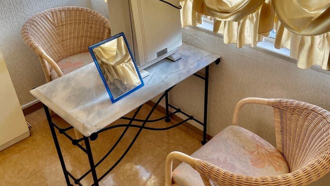 【半個室カウンセリング】~平日20%OFF!~ 谷町九丁目駅徒歩1分✨ヨーロピアン基調の落ち着いた店内で自分らしくワークライフ✨の写真3