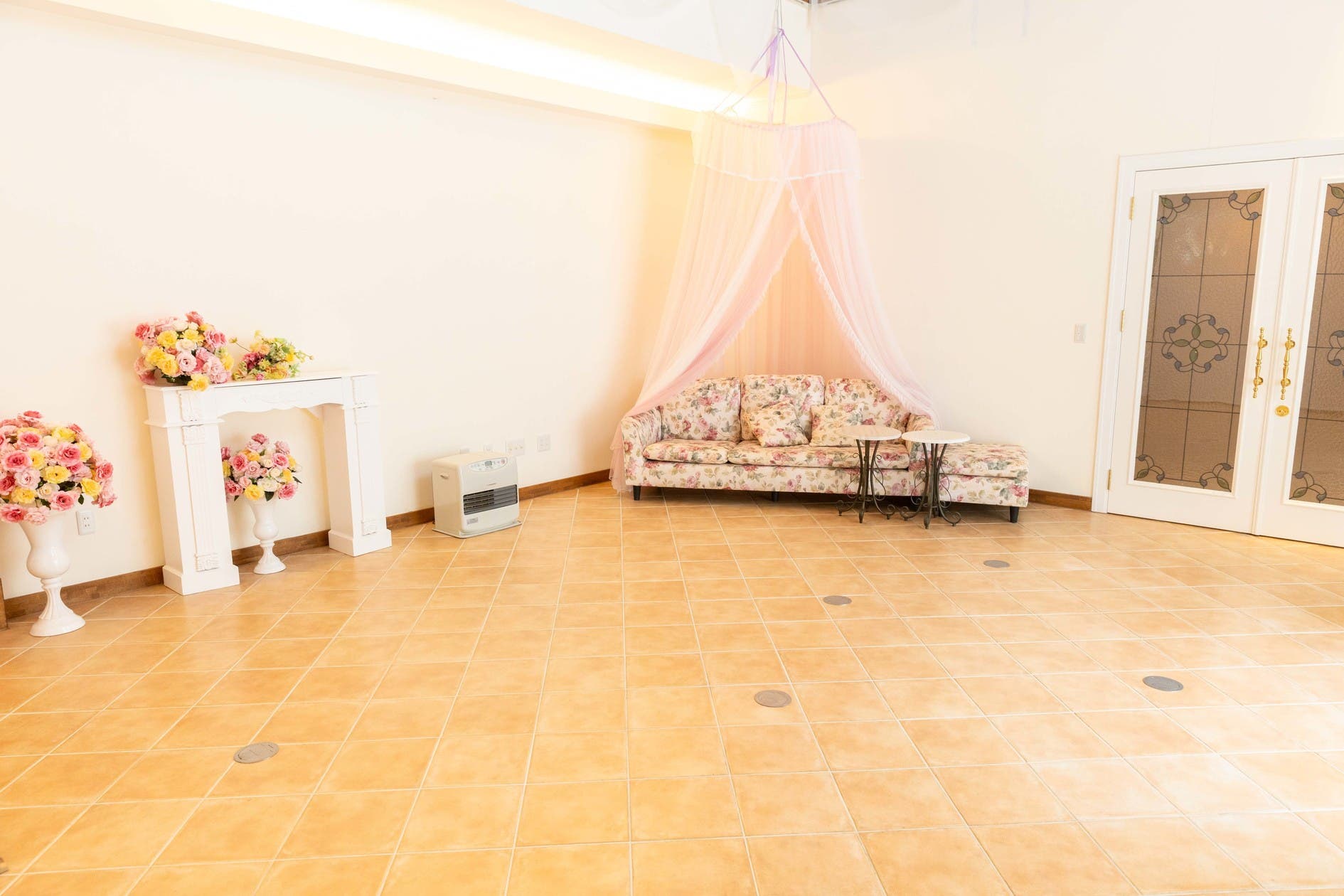 フォトジェニックなフラワーチャペル＆吹き抜けダイニングの写真4