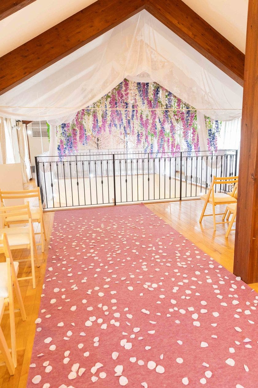 フォトジェニックなフラワーチャペル＆吹き抜けダイニングの写真5