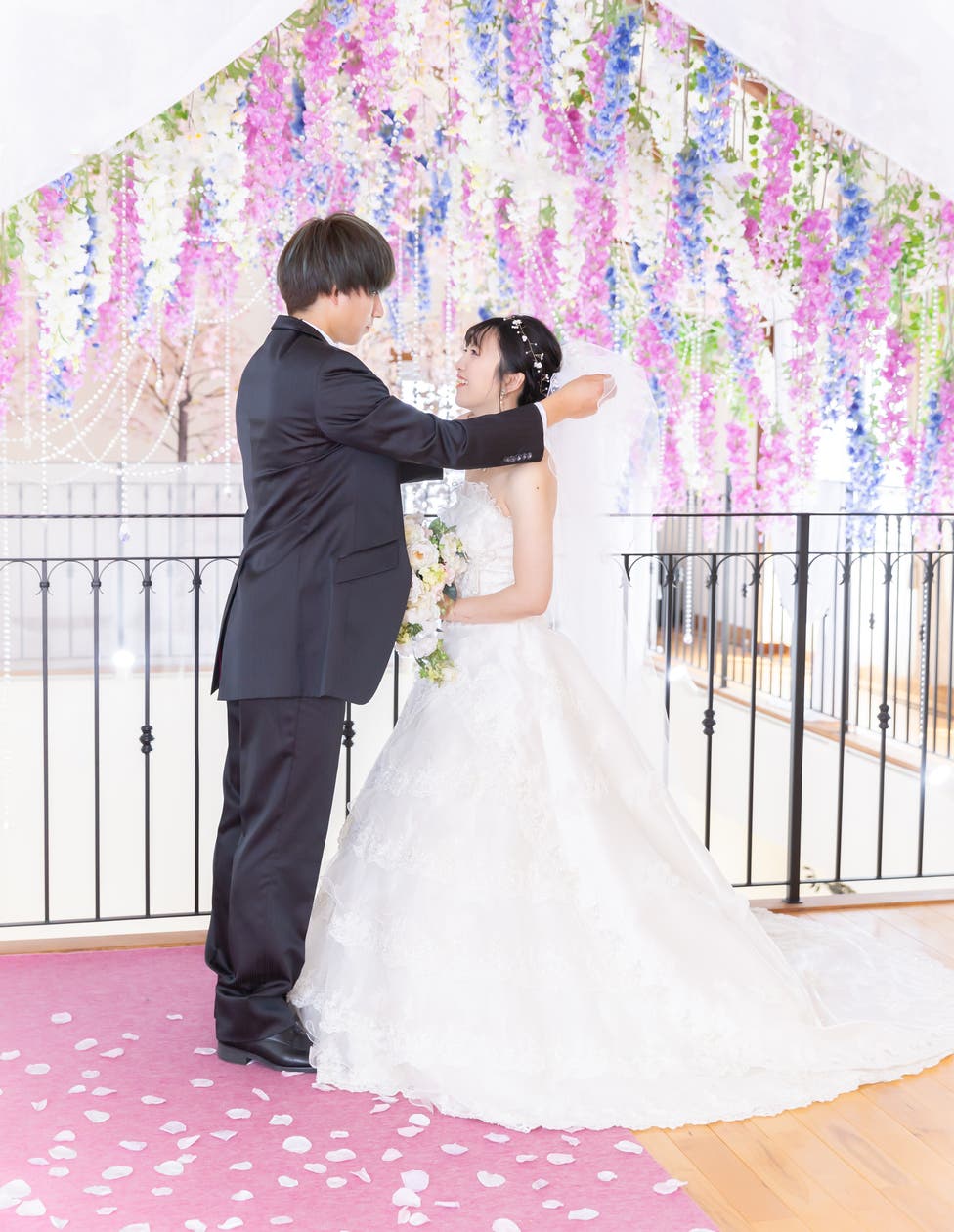 フォトジェニックなフラワーチャペル＆吹き抜けダイニングの写真8