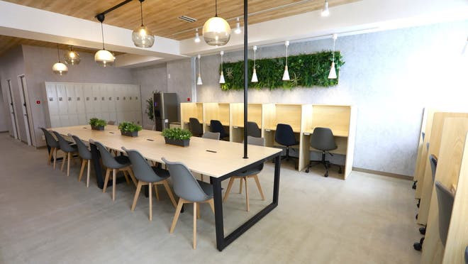 【仙台駅徒歩8分】コワーキングスペース|Wi-Fi・電源完備|フリードリンク|飲食OK|朝活の写真1