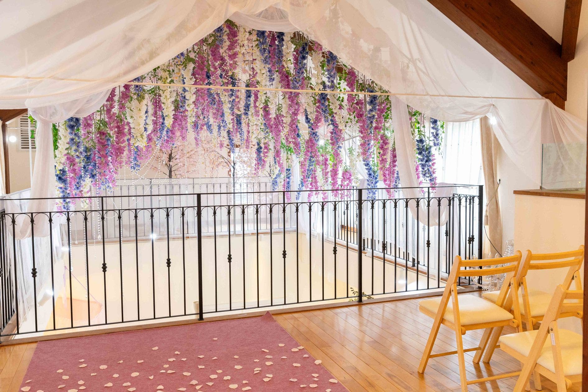 和装撮影にも♪和室+フォトジェニックなフラワーチャペル＆吹き抜けダイニングの写真4