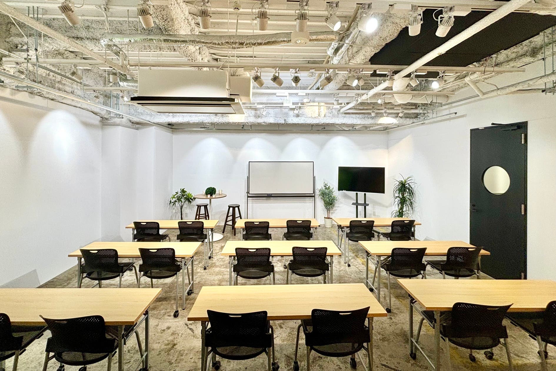 駅徒歩1分！グリーンバック/高速ネット回線完備！配信や番組収録、インタビュー動画や対談撮影など様々な用途でご利用いただけます！の写真13